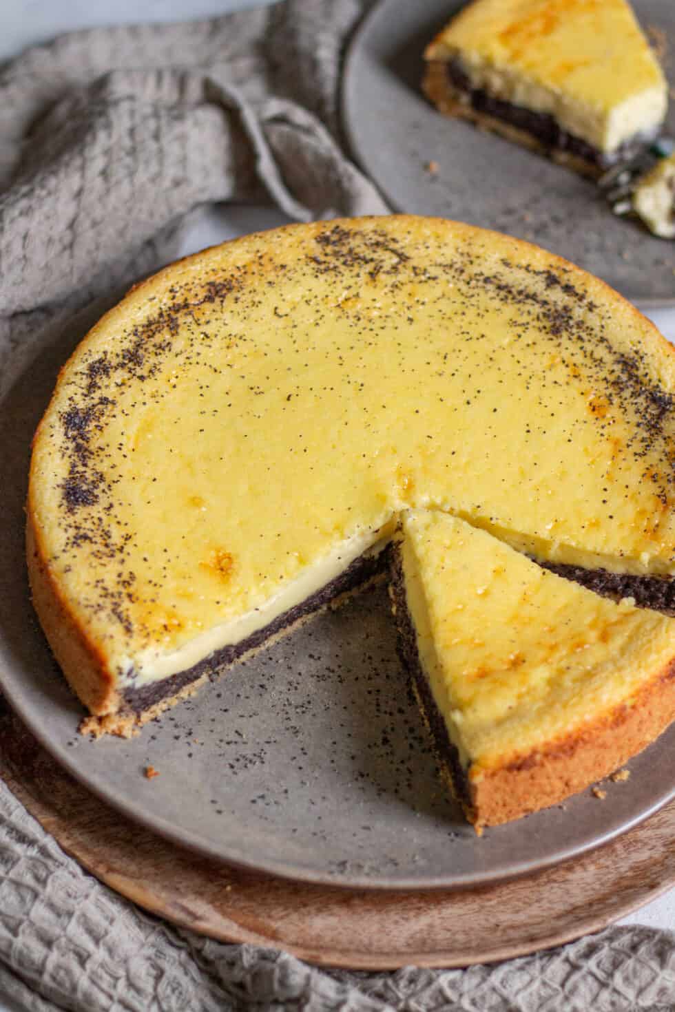 Saftiger Mohnkuchen mit Pudding & Schmand (schnelles Rezept)