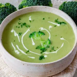 Brokkolicremesuppe mit Kartoffeln - einfach & so lecker